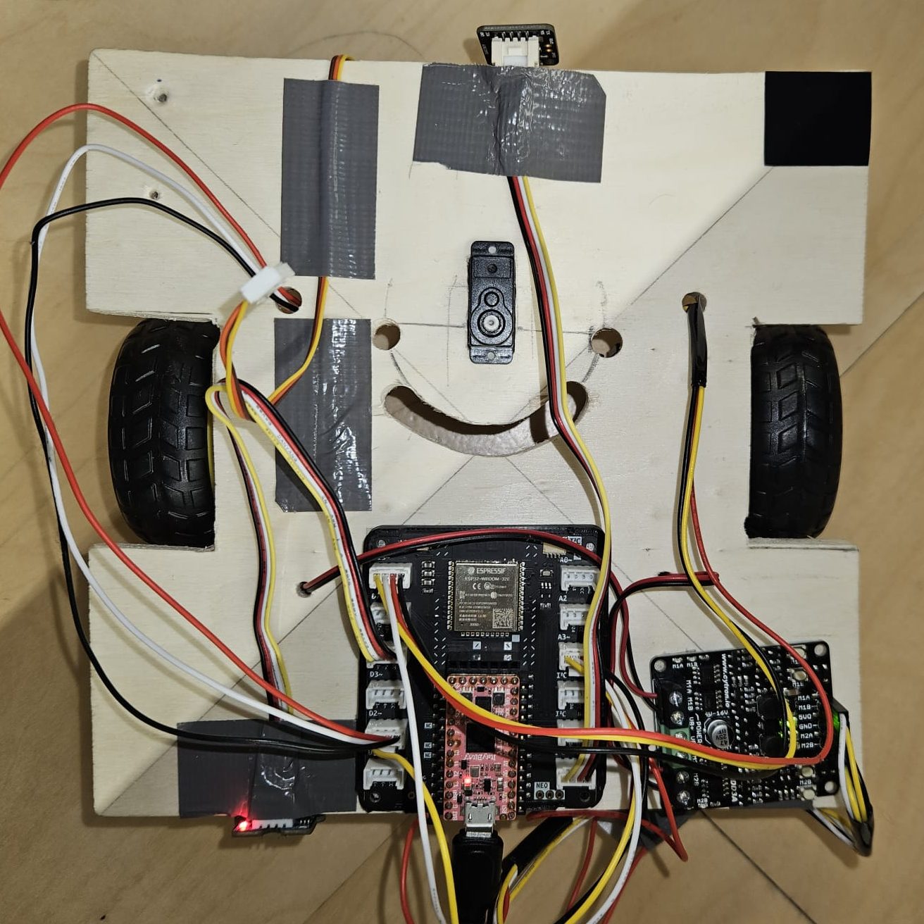 Tiny robot makes parabolic artwork – Portfolio by Thijmen Gast